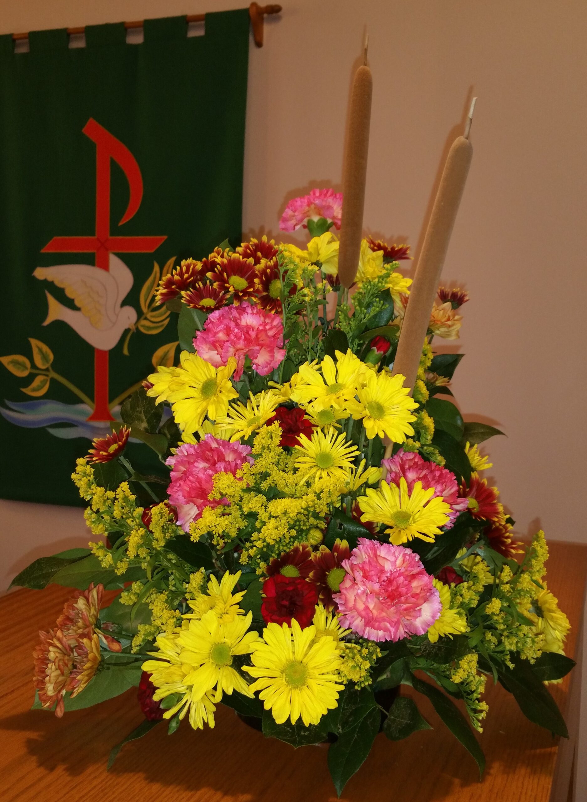 15Nov-2020-Altar-Flowers - Our Saviour Lutheran Church